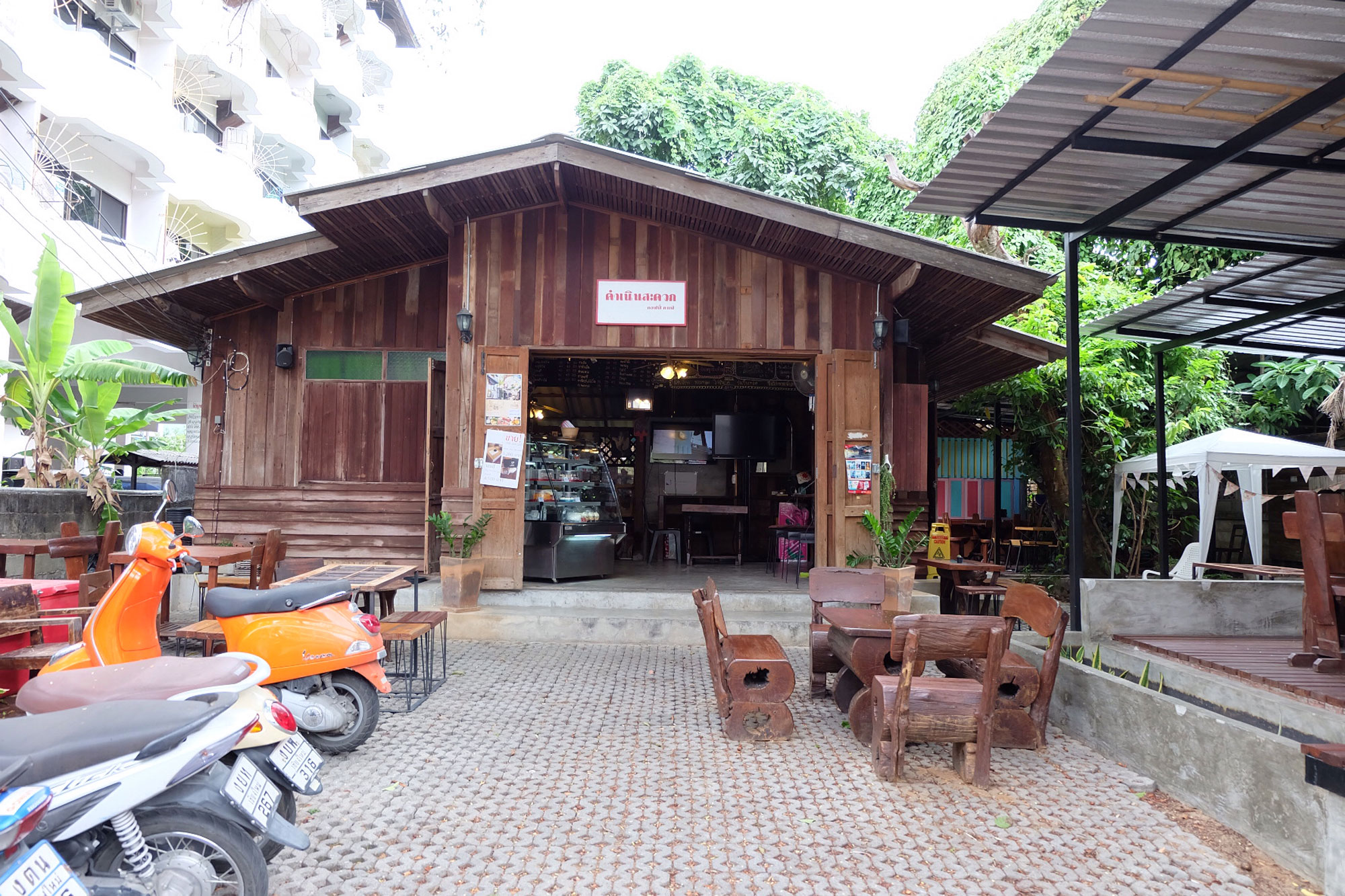 Dumnern Coffee Cafe