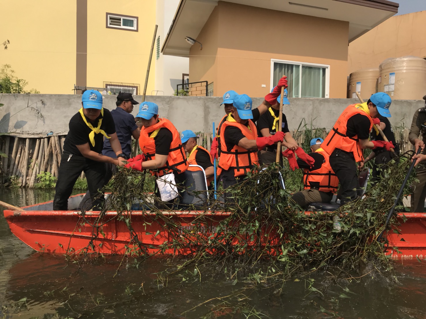 3,000 Volunteers Clean Mae Kha Canal - Chiang Mai Citylife CityNews