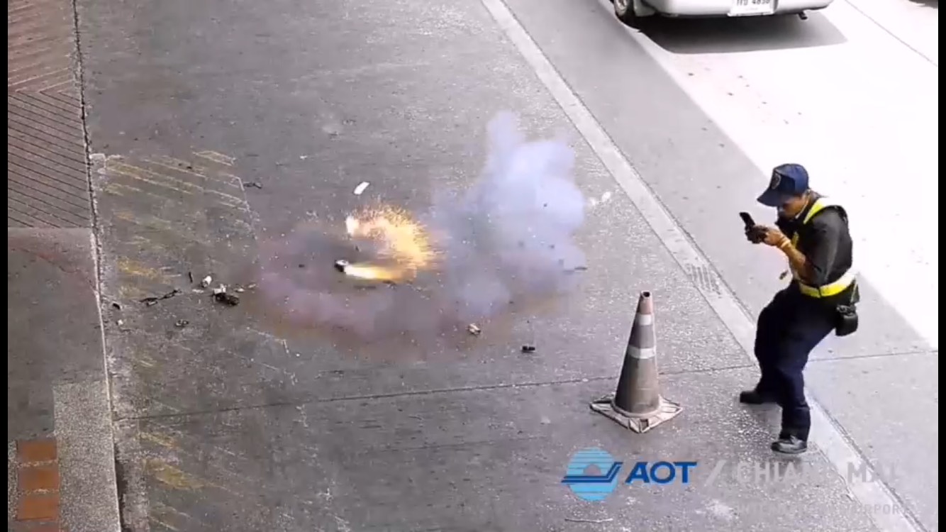 Power bank bursts into flames at the airport - Chiang Mai Citylife CityNews