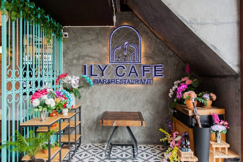 Ily Café Bar & Restaurant